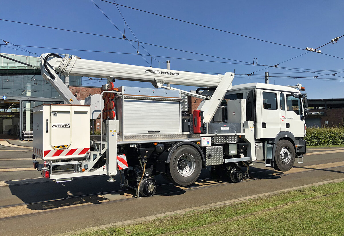 Hybrid catenary installation vehicle for BOGESTRA